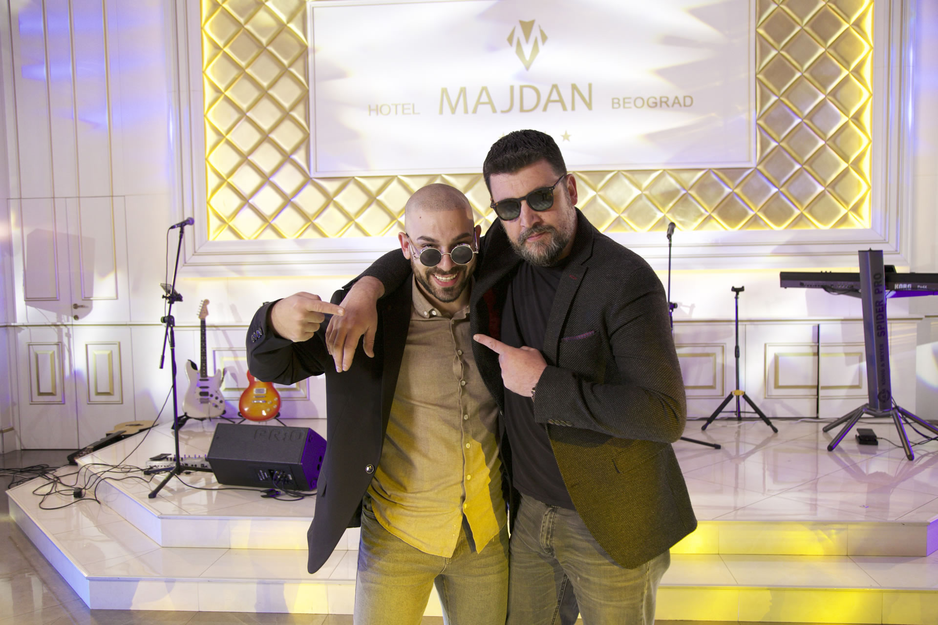 Menhetn bend l Ludi kamen