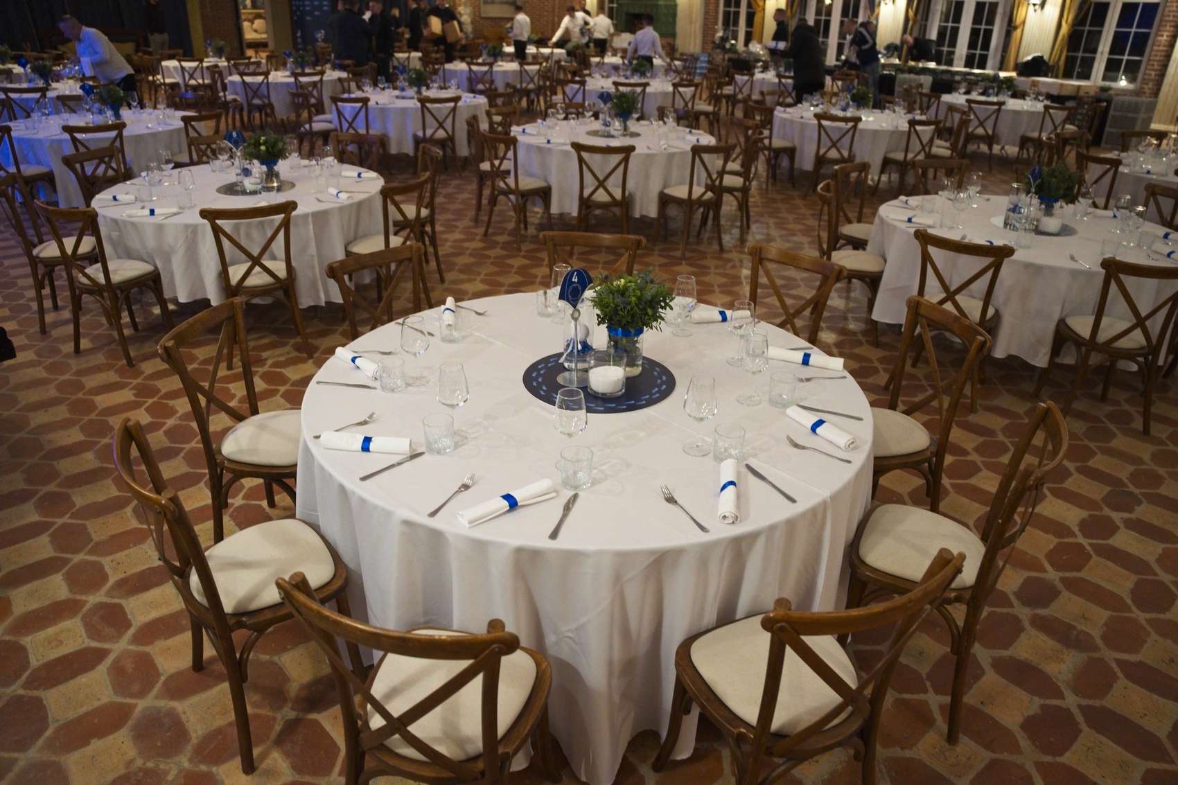 The Jockey Club Surcin | Ludi Kamen